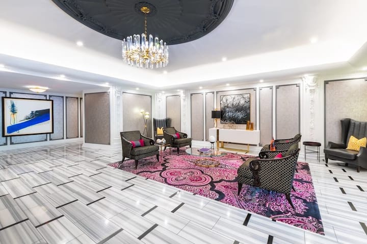 2 Boutique Stays Perfect For Artsy Enthusiasts - Washington D. C., DC