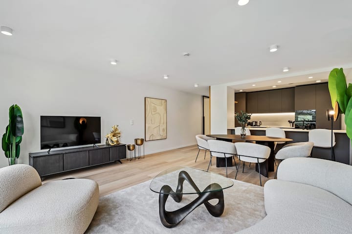 Upscale Urban Apartment Style & Comfort For Six - Luxembourg