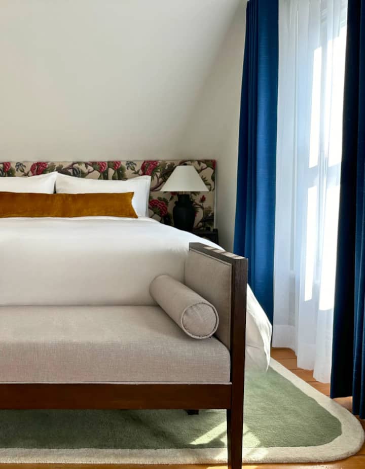 Karydia Guest House: Steps From Pec's Best Dining - Picton