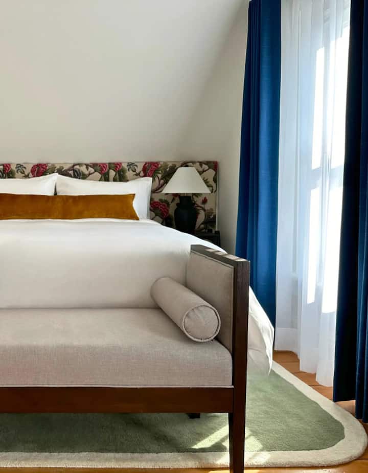 Karydia Guest House: Steps From Pec's Best Dining - Picton