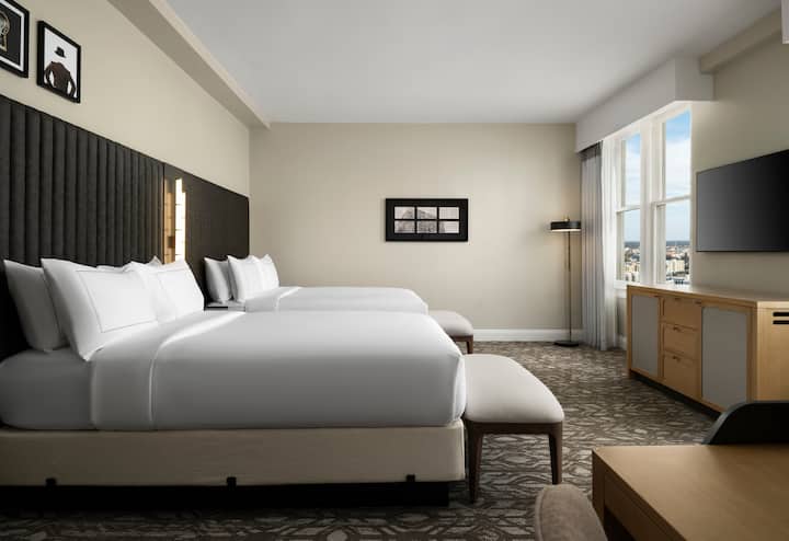 Downtown Dream: Experience Tampa! 3 Rooms - Tampa, FL