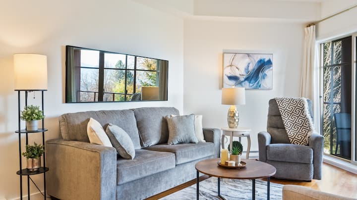 2 Bedroom Oasis With Resort Amenities - West Kelowna