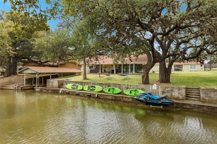 Lolli & Pops | Boat Lift & Pets | Quiet Canal - Kingsland, TX