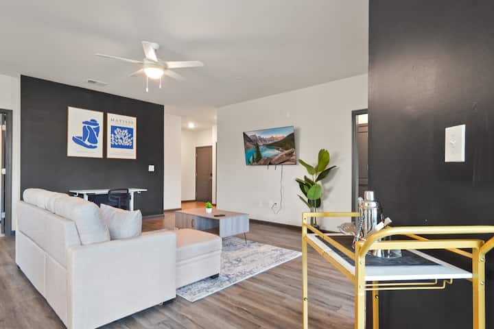 Luxe King 3br Suite—in North Raleigh! - Wake Forest, NC