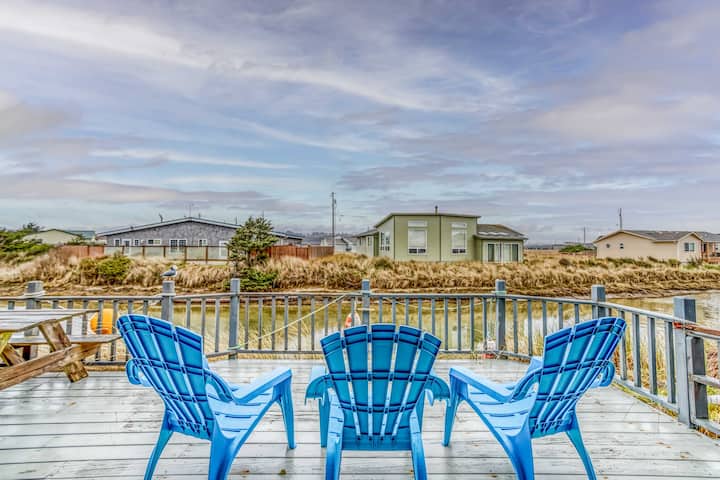 Canal Front-bayshore Amenities-you, Me And The Sea - Holly Beach, OR
