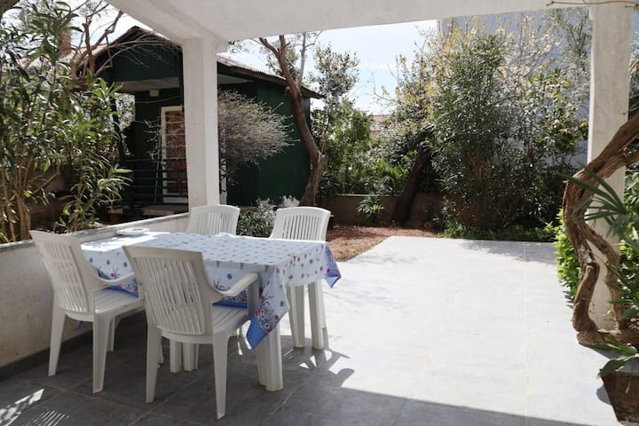 Charming Apartment Iva With Private Garden - Krk
