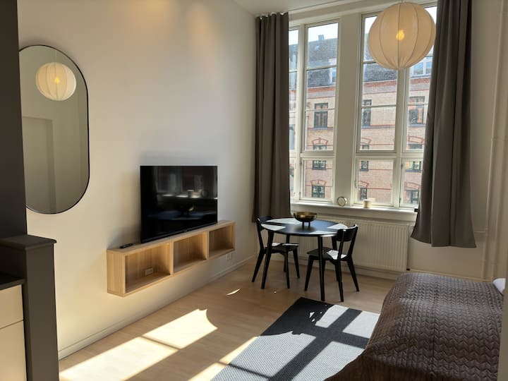 Cozy & Compact Copenhagen Apartment For 2 -