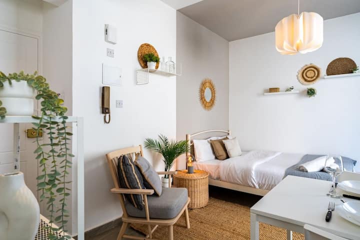 Orchid's Cozy Apartment In Larnaca - ラルナカ
