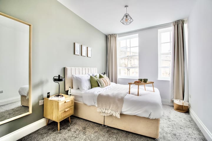 The Yorkshire Crown - Luxury | Free Parking Nearby - Knaresborough