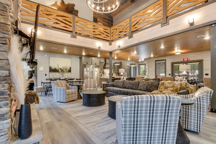 Bear Trail Lodge - 10 Bedroom Luxury In Gatlinburg - Gatlinburg, TN