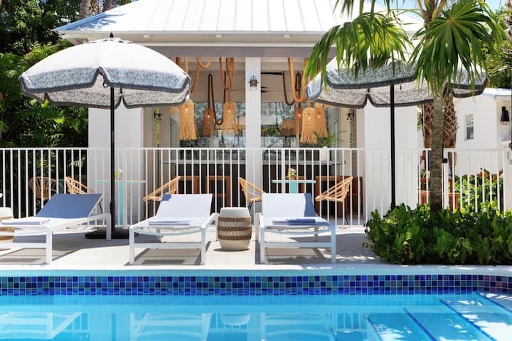 Enchanting Bungalow! Patio, Free Breakfast! - Key West, FL