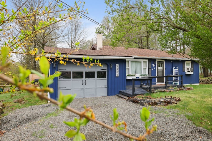 2br Cottage With Hot Tub - Tobyhanna, PA