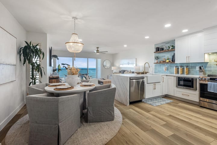 Stunning Modern Ocean View Condo - Encinitas, CA