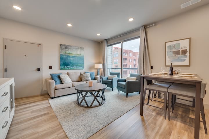 Walk Everywhere! Central Traverse City Condo - Traverse City