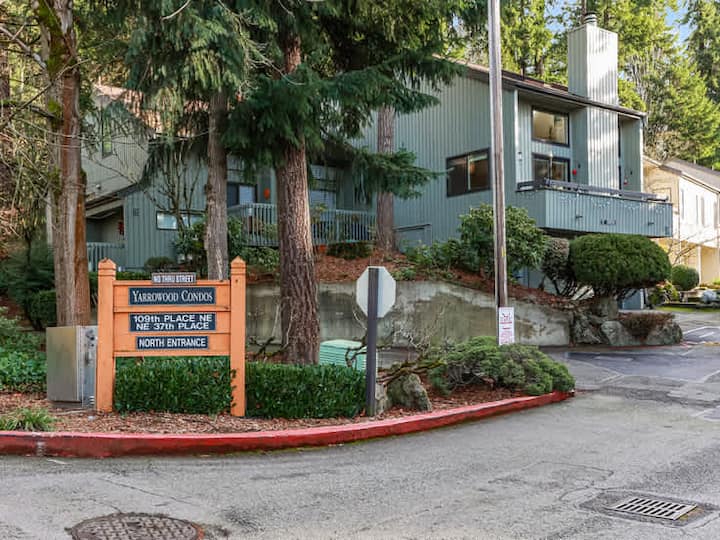 Tastefully Furnished 1-bed Condo - Bellevue, WA