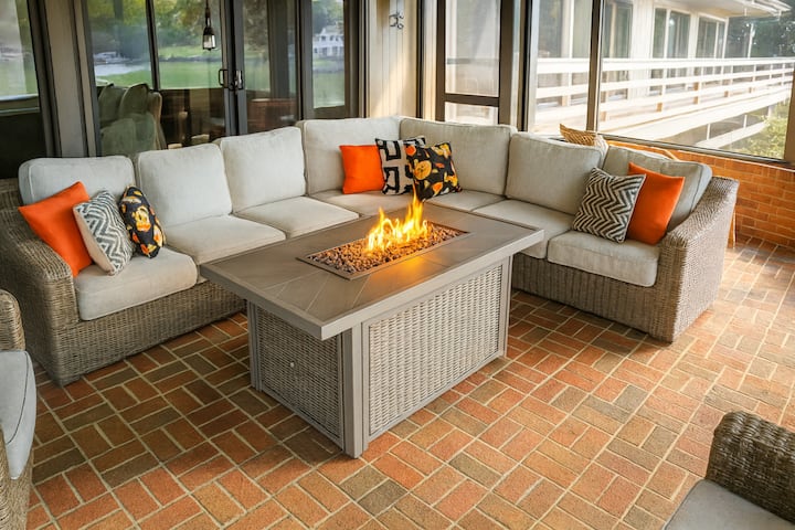 Modern 4br Lakefront Home W/pool, Patio & Pets Ok - Belmont, NC