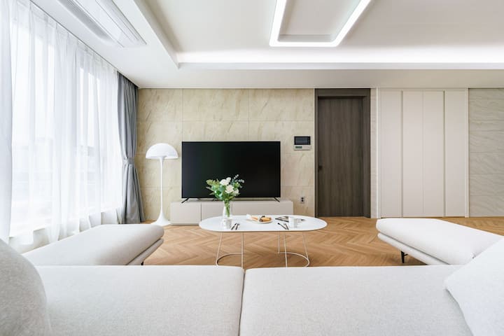 구름과 가까운 이곳에서 바다를 내려다보며 #40평대 #풀옵션 - Busan