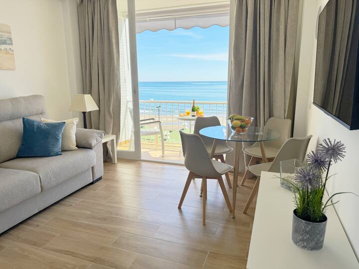 1 Bed Modern – Seafront Carvajal, Near Beach Club - Fuengirola