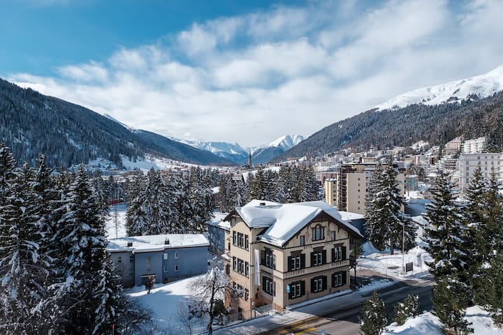 Stylish Alpine Studio With Balcony | Davos Platz - Klosters-Serneus