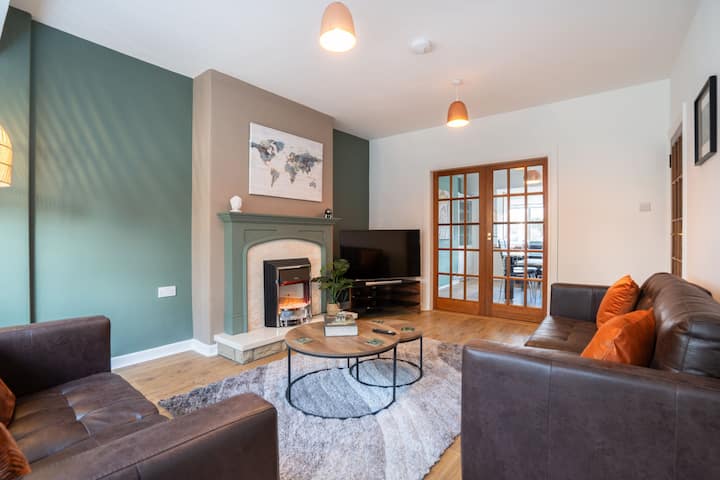 Large-2 Bed House-free Parking - Aberdeen