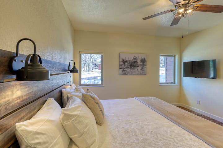 Modern King Condo Near Rapid City - Mount Rushmore National Memorial