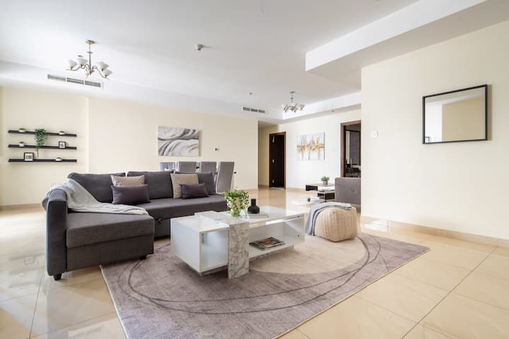 Tranquil 2br + Maid's Room W/ Partial Canal Views - Dubai
