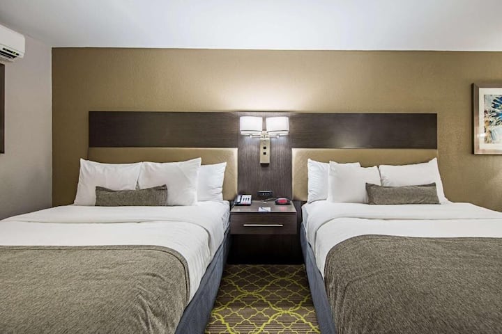 Convenient Unit | Prime Location | Free Breakfast - Clemson, SC
