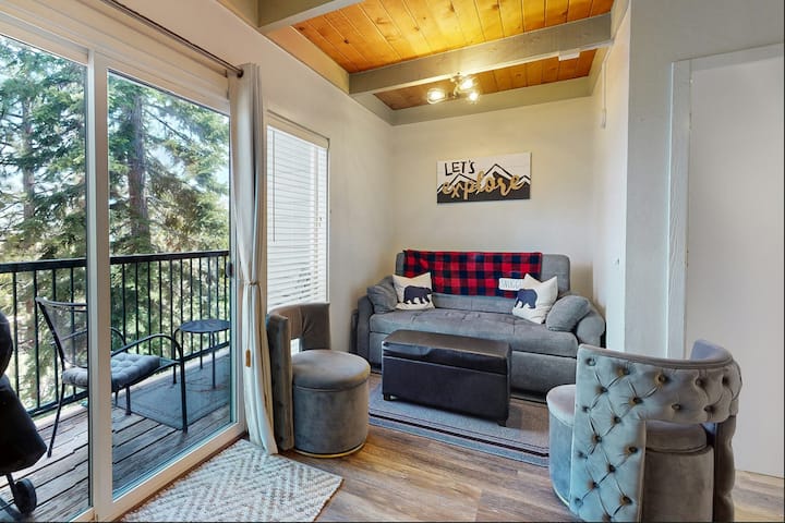 Walk To Lifts 1br With 2 Decks & Wfh Area - Genoa, NV