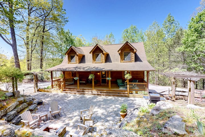 3br Cabin With Hot Tub & Fireplace - Saluda, NC