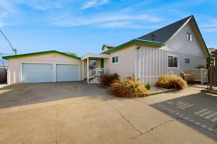 Historical 6br With Rooftop Deck & Chef's Kitchen - Port Aransas, TX