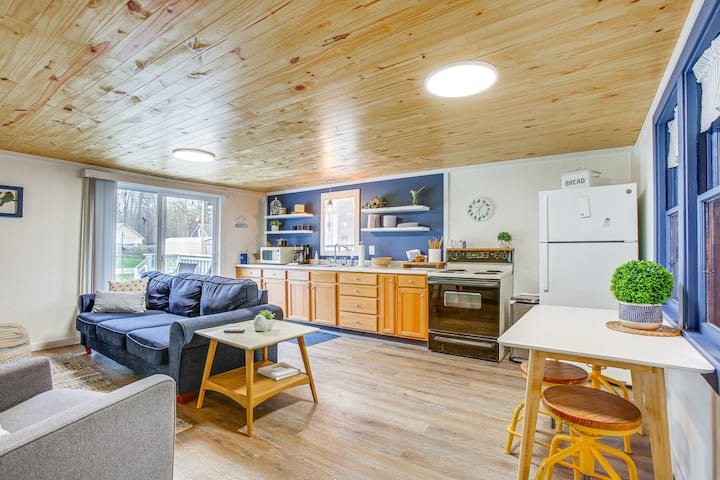 Cozy Wellston Cabin - Walk To Crystal Lake! - Irons, MI