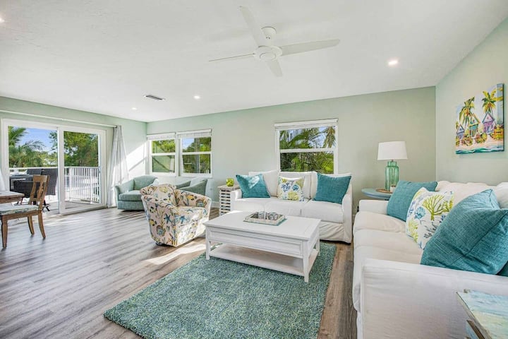 Southern Comfort W/heated Pool 1 Block From Beach - Siesta Key, FL