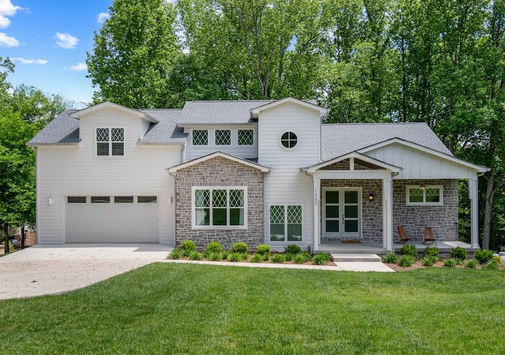 Lakeside Retreat- Dock, Kayaks, Game Room - Lynchburg, TN