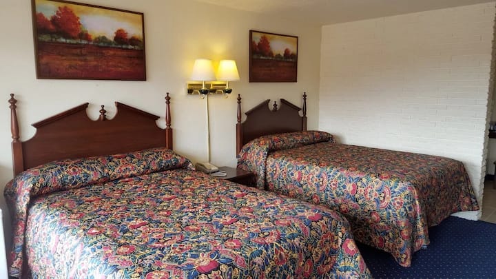 2 Beds Non-smoke, Red Carpet, Near Vt Campus - Blacksburg, VA