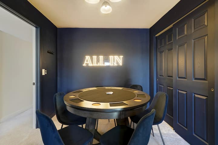 Rockies Royale! Game Night Retreat W/ Hot Tub - 科羅拉多泉