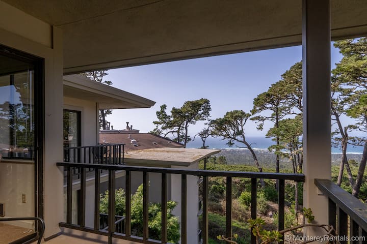 Ocean Pines #3 - Spacious Pebble Beach Condo - Monterey, CA