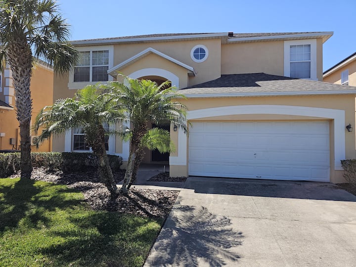 Spacious 7 Br, 4.5 Ba Retreat With Pool (164) - Kissimmee