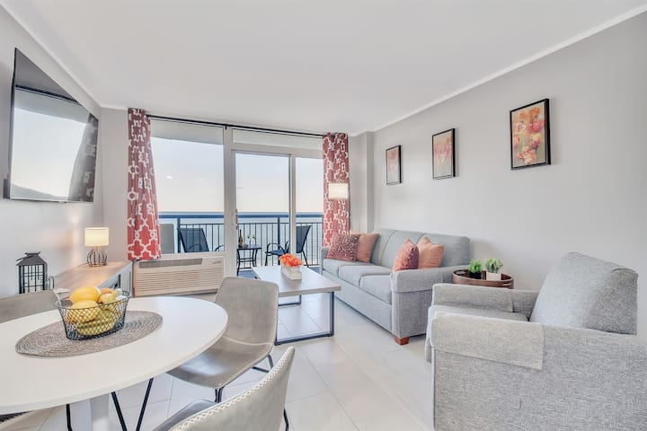 Coastal Luxury In Oceanfront Suite W/ Mesmerizing - Myrtle Beach, SC