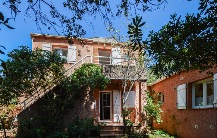 Awesome Apartment In Afa With Wifi - Calcatoggio