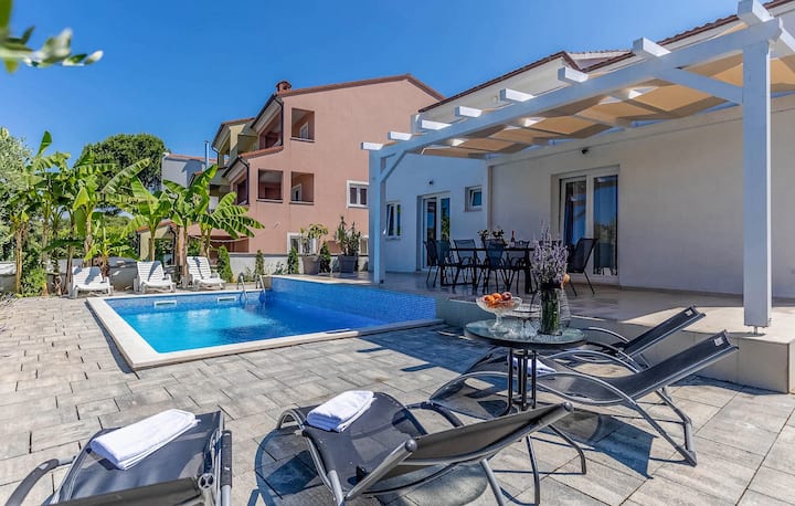 4 Bedroom Nice Home In Rovinj - Rovinj