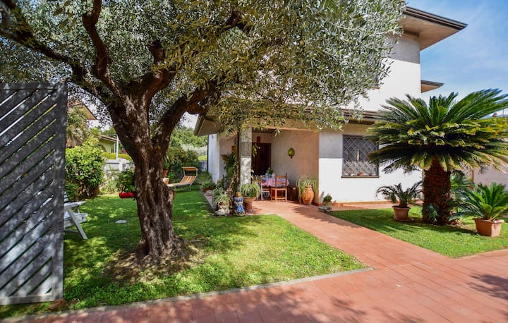 Amazing Home In Capezzano Pianore - Forte dei Marmi