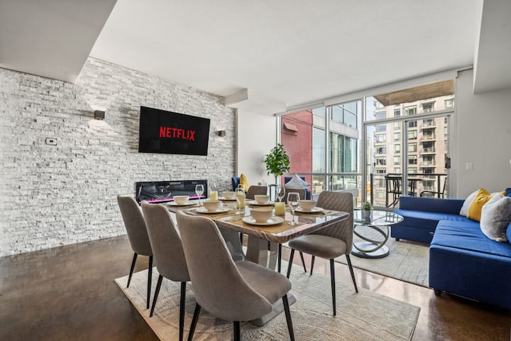 Spacious Condo W/views, Ac + Bbq And Free Parking - Calgary