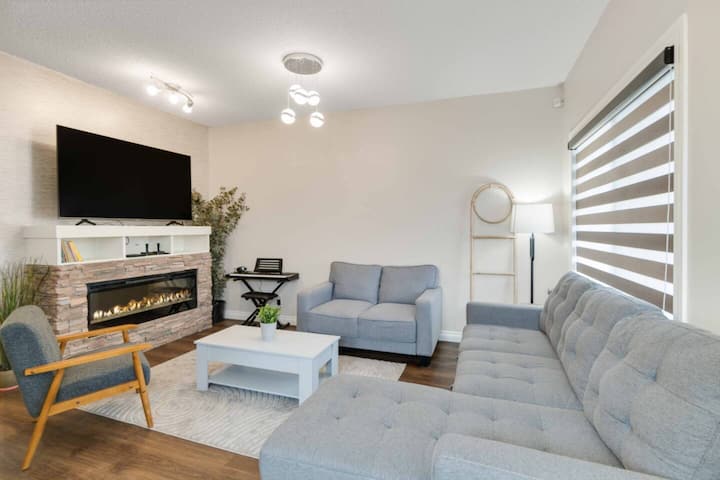 Amongst Friends | Foosball | Pet Friendly | Garage - Edmonton