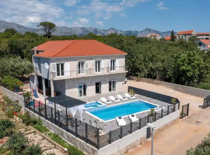Villa Stipea - Four Bedroom Villa - Drvenik