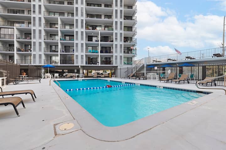 Ocean Block Condo With Pool - Fenwick Island, DE