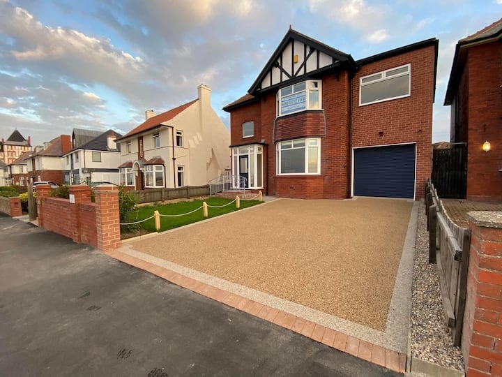 Sea View 5* Property, Sleeps 10, Parking, Dogs - Whitby