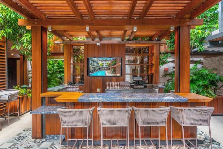 4 Trendy South Beach Stays Perfect For Beach Fun! - South Beach, FL