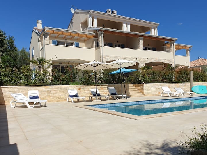 Sea Villas Residence - Beautiful Two Bedroom House - Novigrad