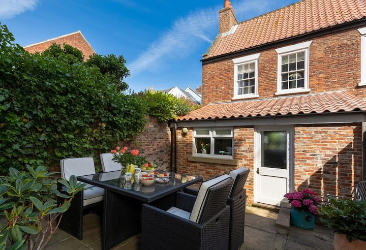 Cobble Cottage, A Cosy Holiday Cottage In Whitby - Whitby