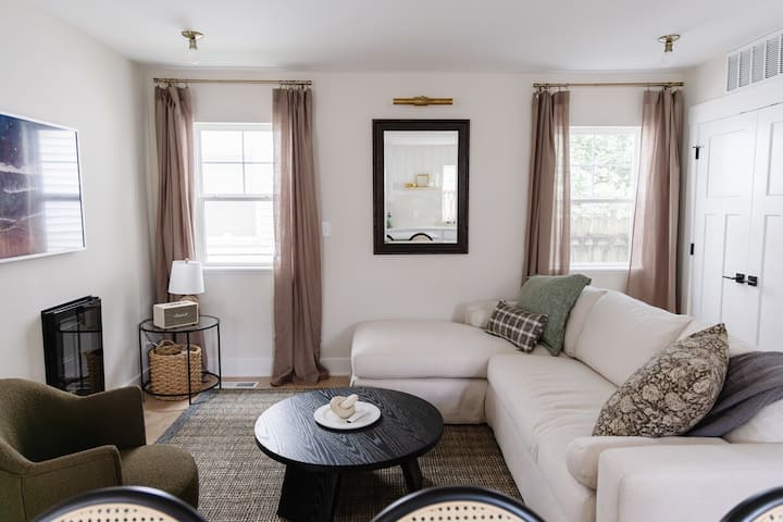 Luxury Fountain Square Cottage Steps To Downtown - Indianapolis, IN